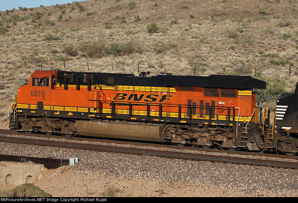 BNSF 6819